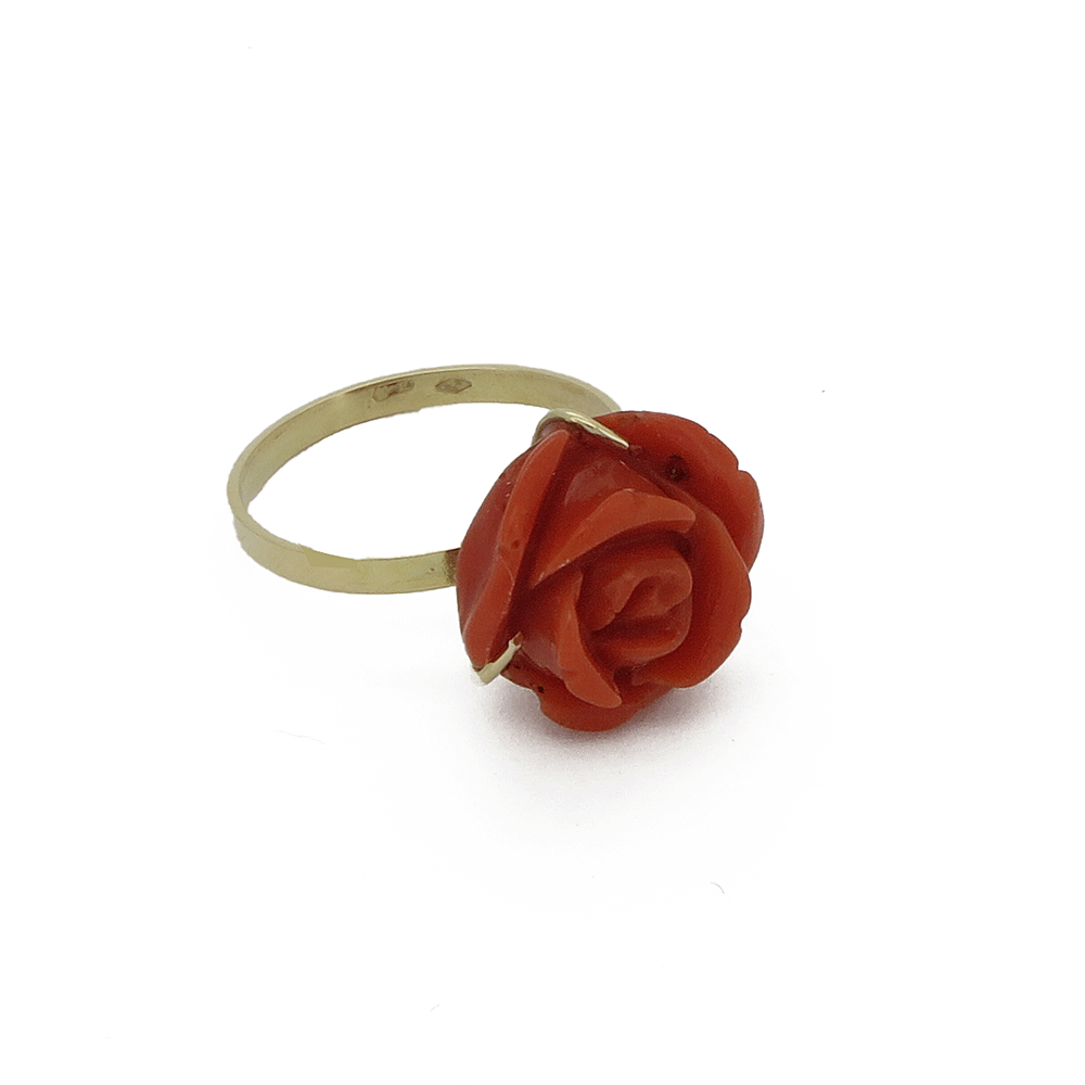 Anello in oro con rosellina di corallo | Viganò Milano 1919